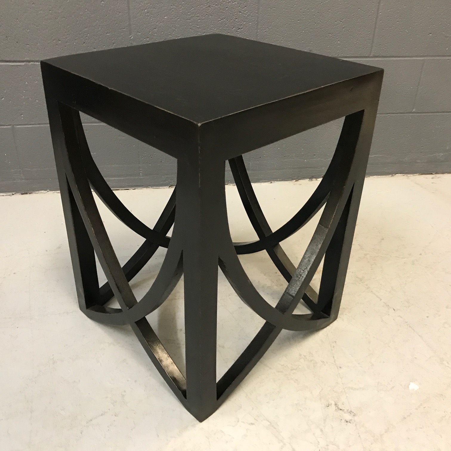 U Shape End Table - Nadeau Nashville